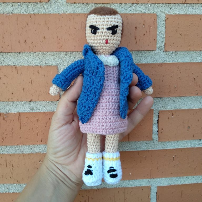 Muñeco Amigurumi “Once – Eleven” (Stranger Things) – Freak Crochet